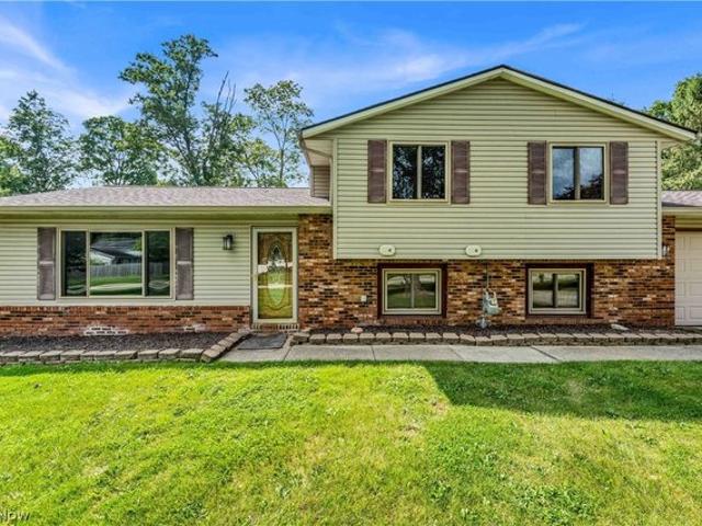 14472 S Gateway Dr, North Royalton, OH 44133