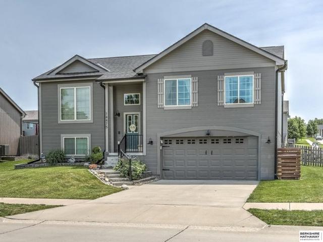 14475 Gilder Ave, Bennington, NE 68007