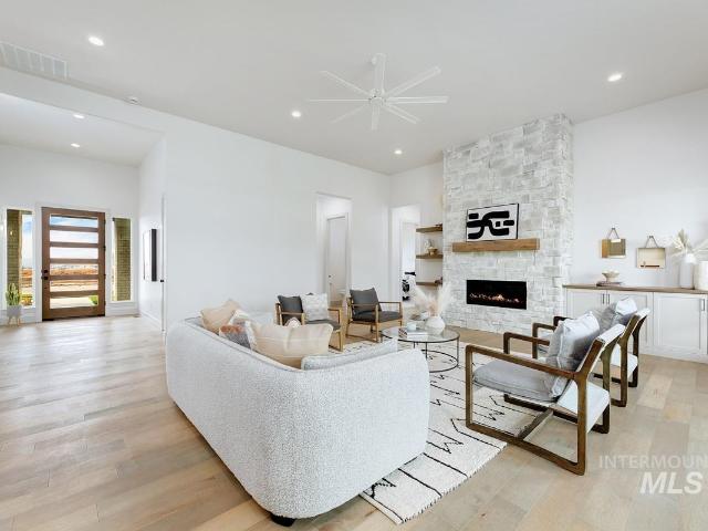 14475 N Woodpecker Ave