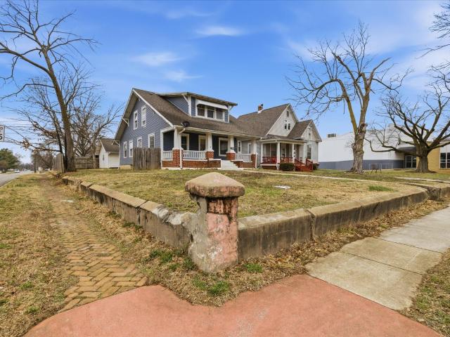 1447 N Broadway Avenue