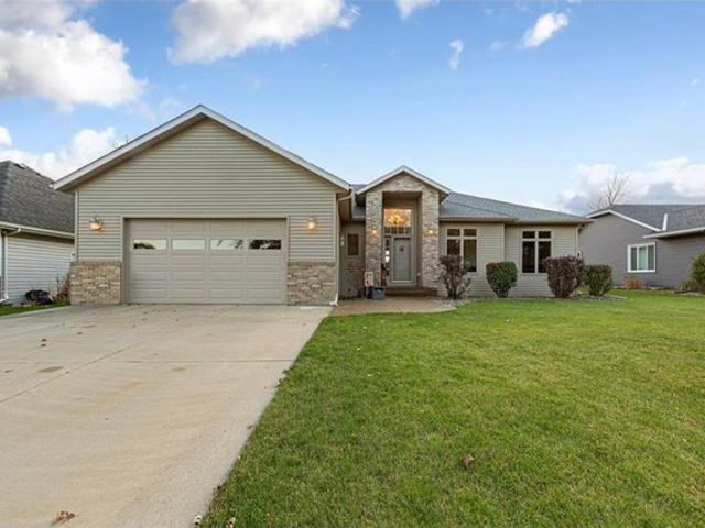1447 Nottingham Dr, Owatonna, MN 55060
