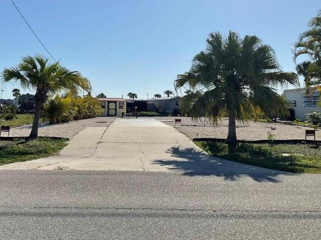 1447 Flamingo Dr, Englewood, FL 34224 MLS D6135600