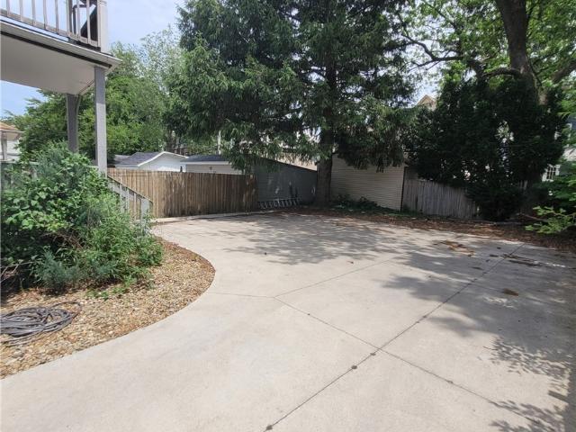 1447 Rosewood Avenue