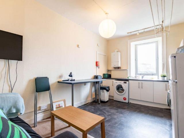 1447L Lauriston Street, Edinburgh. 3 bed flat to rent £2,100 pcm £485 pw
