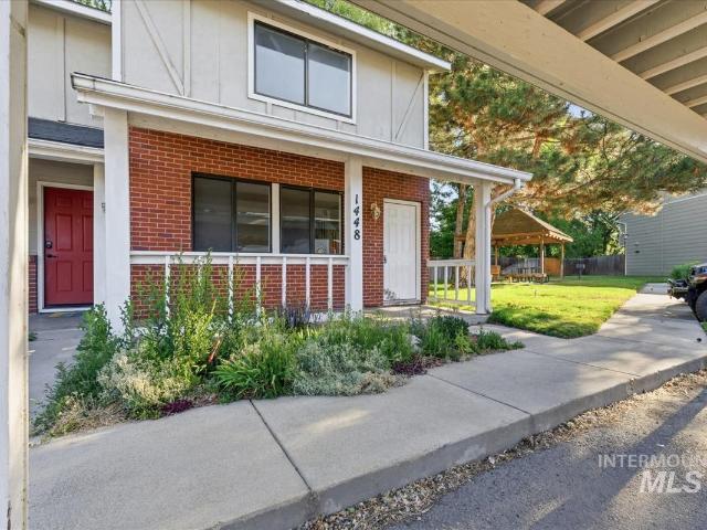 1448 E Carter Lane