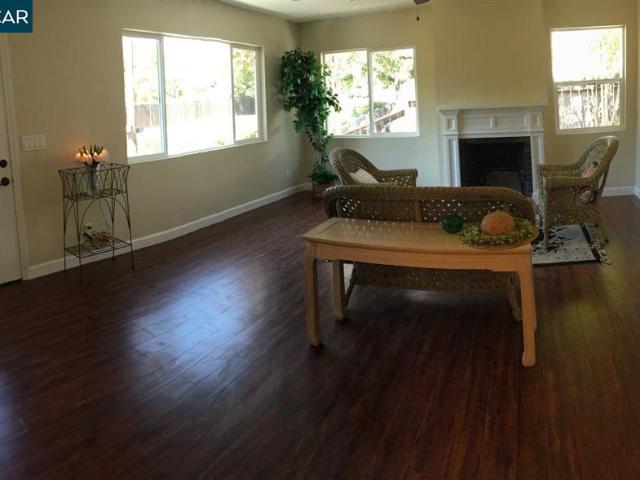 1448 rosal ln front house