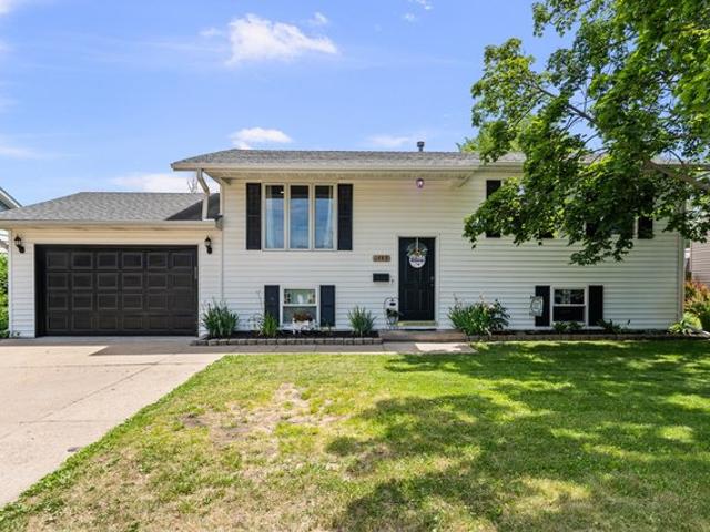 1448 17th Ave, Camanche, IA 52730