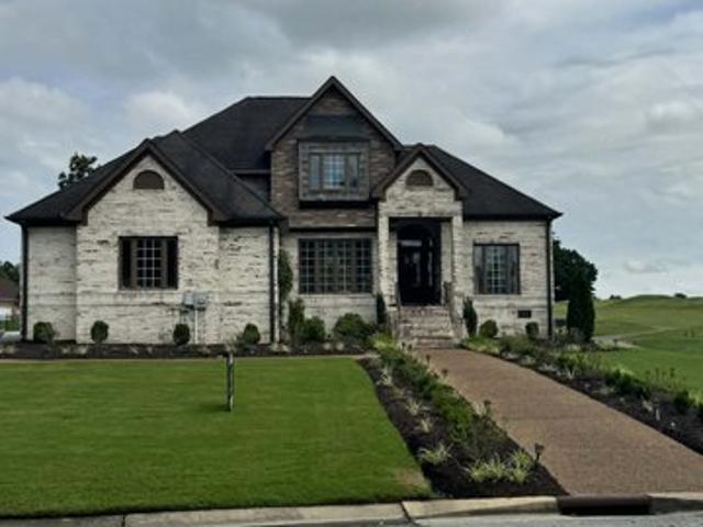 1449 Clubhouse Dr, Dyersburg, TN 38024