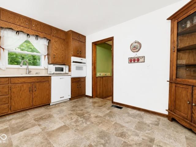1449 W Us Highway 136
