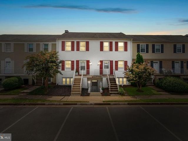 14409 Turin Ln, Centreville, VA 20121