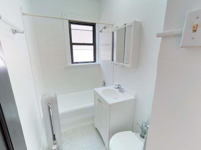 1440 E. 52nd Street 1 Bedroom Apartment for Rent at 1440 E 52nd St, Chicago, IL 60615 Hyde Park