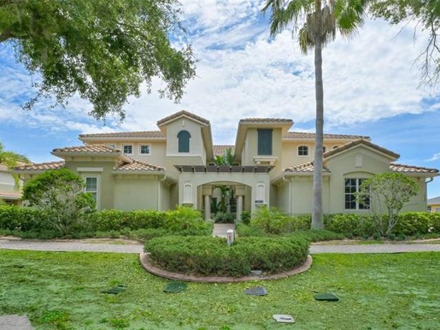1440 Emerald Dunes Dr, Sun City Center, FL 33573
