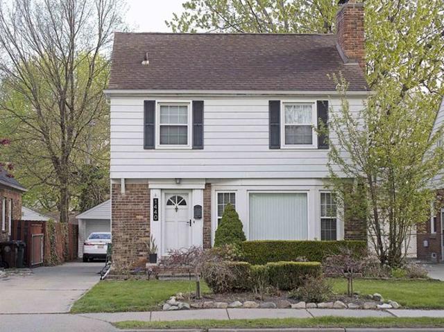 1440 Vernier Rd, Grosse Pointe Woods, MI 48236