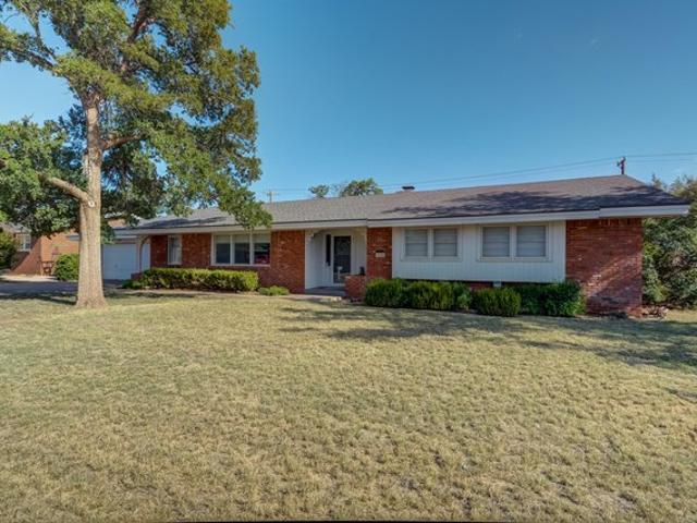 1440 W Crosby St, Slaton, TX 79364