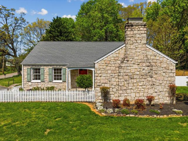 1440 Woodthrush Dr, Maryville, TN 37803 | MLS #1336 | Compass