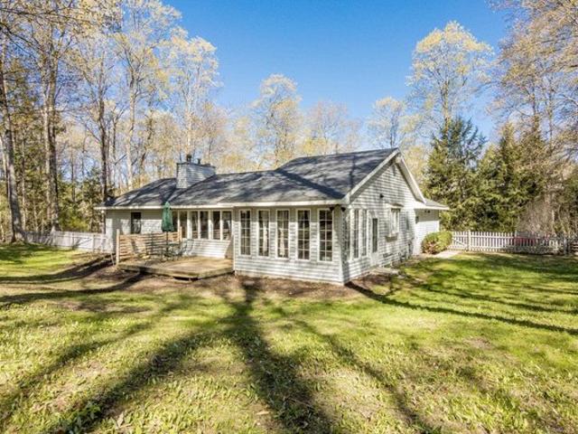 14416 Peninsula Dr, Traverse City, MI 49686