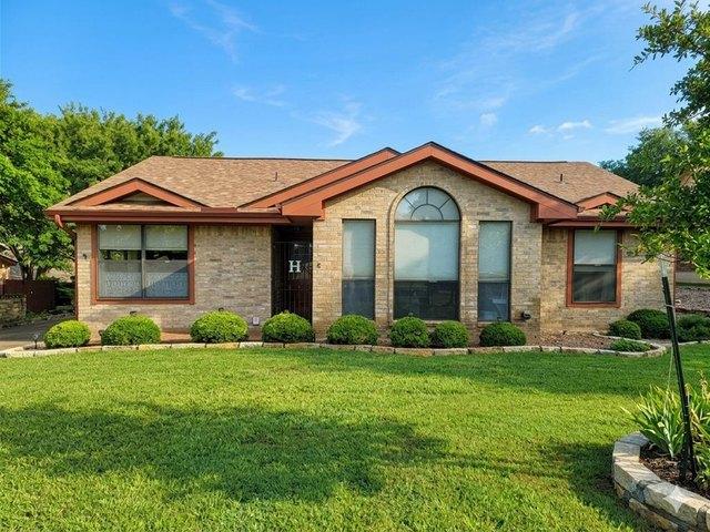 1441 N Gloucester Pt, Kerrville, TX 78028