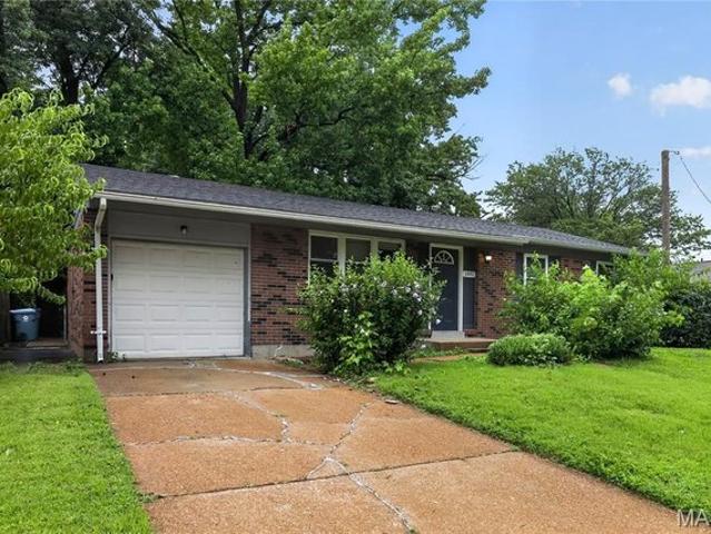 1441 Oliveto Ln, Hazelwood, MO 63042