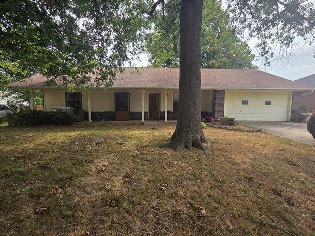 1441 Amy Cir, Springdale, AR 72762