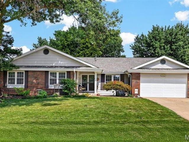 1441 Woodstone Dr, Saint Charles, MO 63304