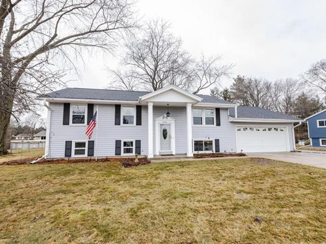 1442 N Lapham St, Oconomowoc, WI 53066