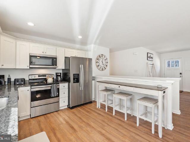1442 Johnnycake Lane