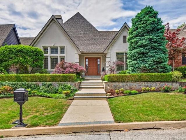 1442 S Newport Ave, Tulsa, OK 74120