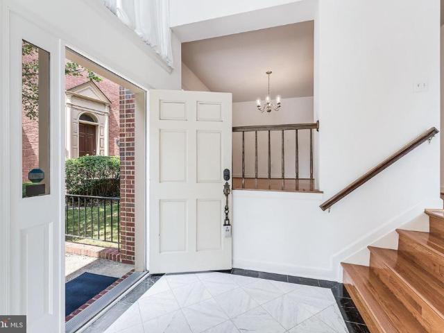 1443 Hampton Hill Circle