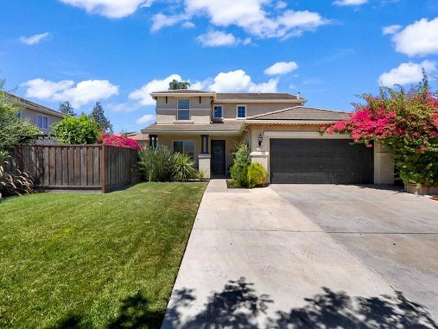 1443 Longhorn Ln, Patterson, CA 95363