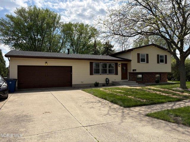 1443 Rosewood Dr, Bowling Green, OH 43402