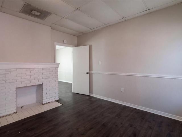 1443 W Kirby Place