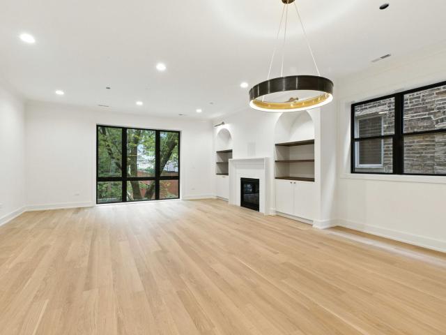 1443 W Roscoe Street # 1