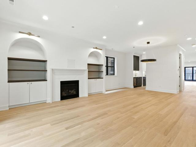 1443 W Roscoe Street # PH