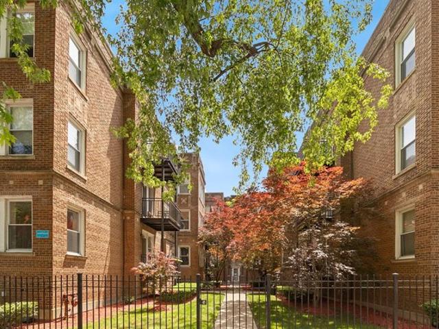 1443 W Victoria St Apt 1F, Chicago, IL 60660