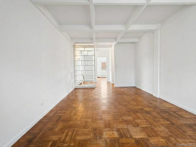 144 37 Grand Central Parkway 74E