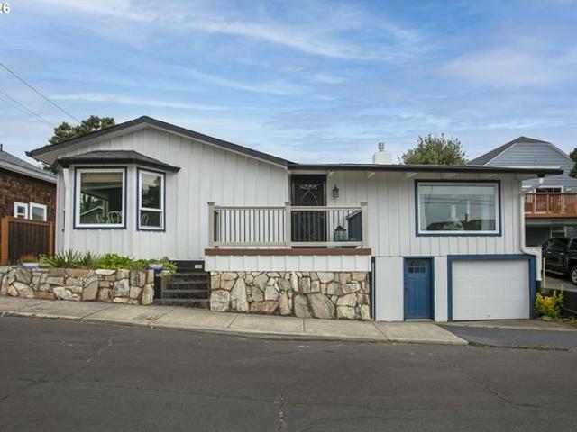 144 6th Ave, Seaside, OR 97138
