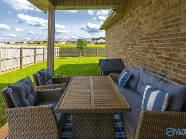 144 Creek Ridge Dr, Meridianville, AL 35759