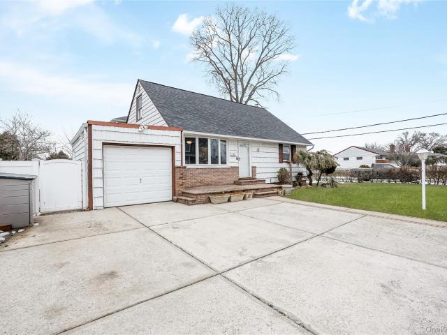 144 Broadway, Massapequa Park, NY 11762 | Compass
