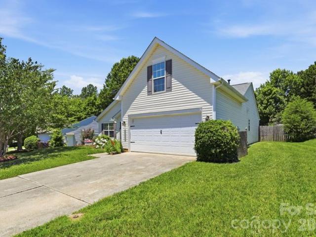 144 Golden Valley Dr, Mooresville, NC 28115