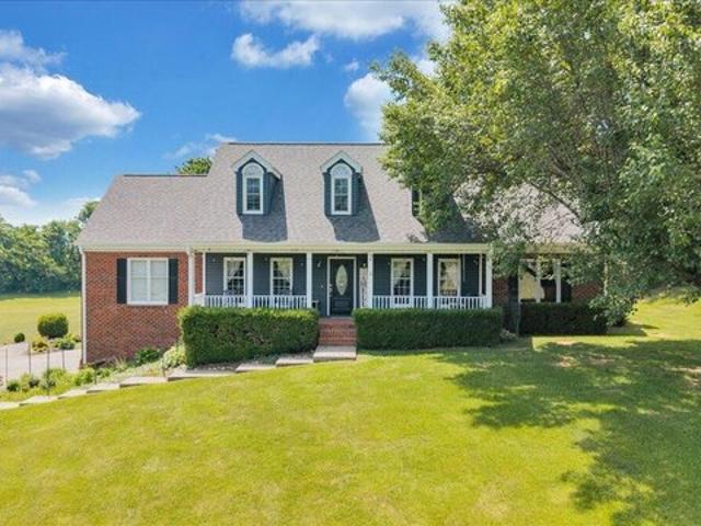 144 East Arrowhead Ct, Troutville, VA 24175