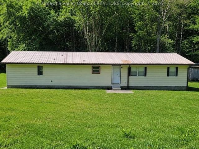 144 Harvey Creek Rd, Hamlin, WV 25523