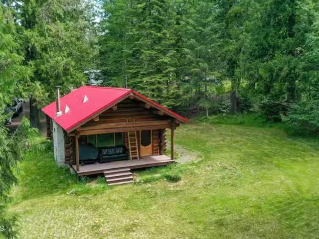 144 OSAGE RD, SAGLE, ID 83860 Single Family Residence For Sale.