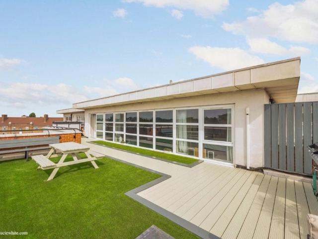 144 London Road, Kingston Upon Thames 2 bed apartment to rent £2,800 pcm £646 pw