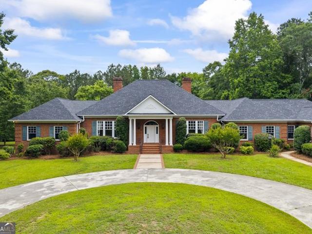 144 Lake Forest Dr, Elberton, GA 30635