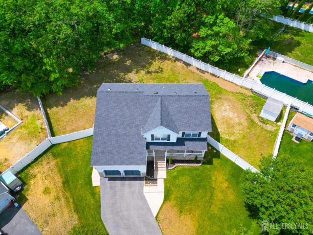 144 Lakeview Court