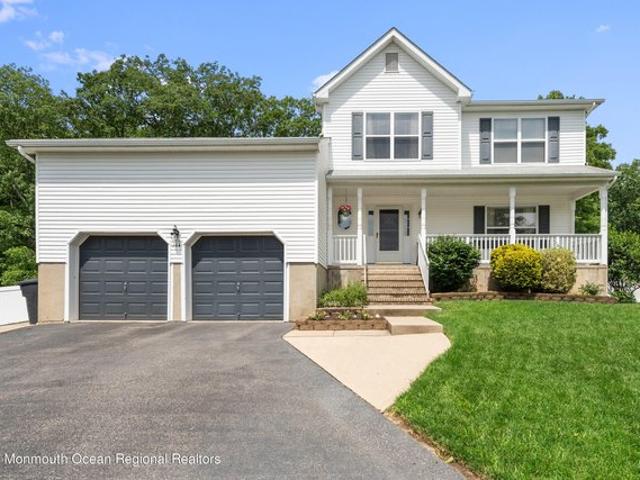 144 Lakeview Ct, Toms River, NJ 08753