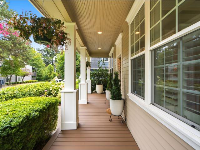 144 leonard st