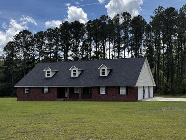 144 Live Oak Ln, Claxton, GA 30417