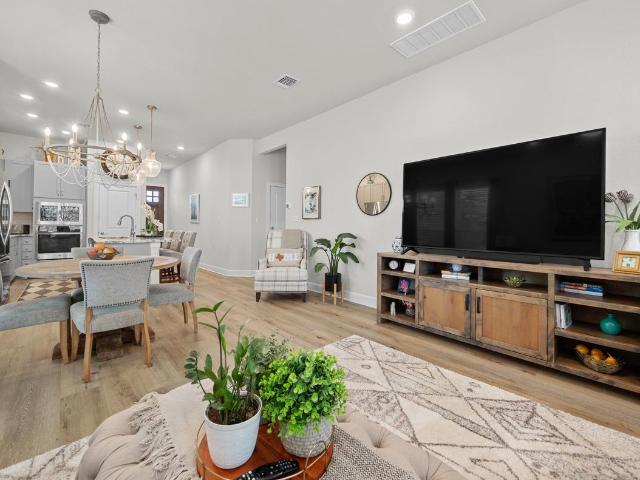 144 Monterey Oak Trl