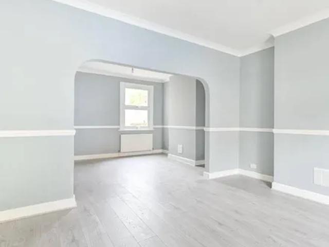 144 Manor Park Road, London, NW10 4JP, United Kingdom | 4 bed townhouse for rent #133910976 | Rentberry